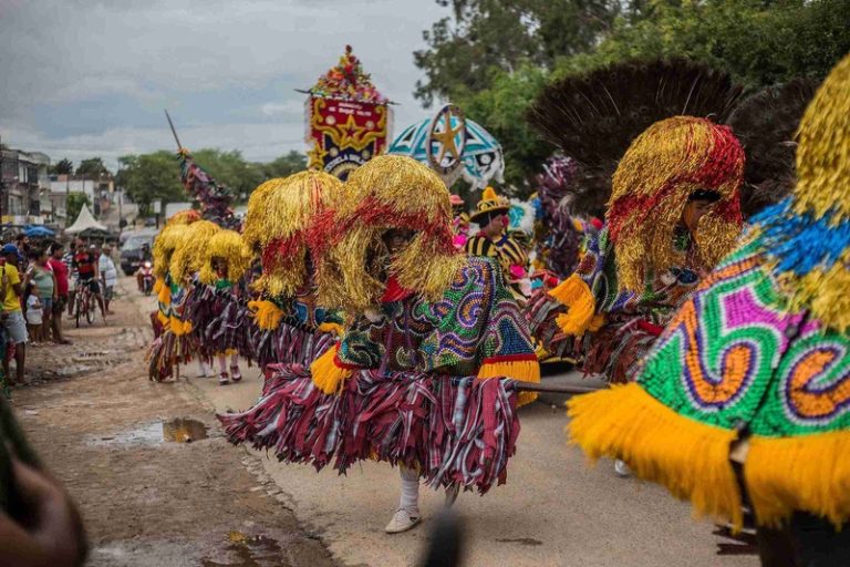 Maracatu de baque solto chega pela primeira vez a aldeias indígenas do ...